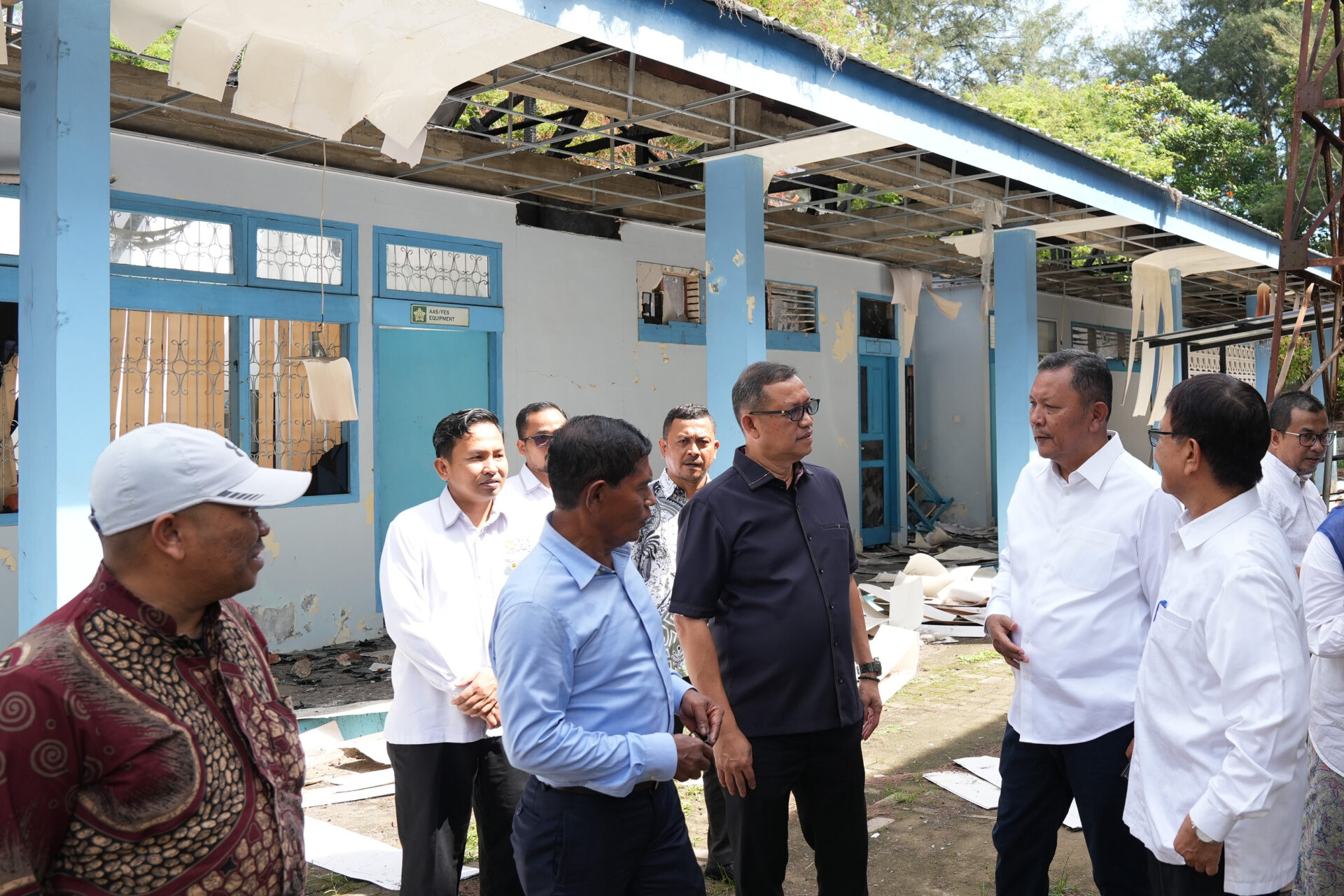 Anggota DPR RI Tinjau Lokasi Kebakaran Gedung Fakultas Pertanian USK ...